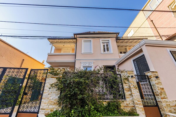 The Authentic Villa Apartment 1 By Ps - Durrës