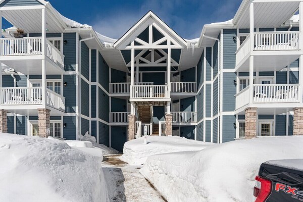 Resort Style W/ Balcony, Hot Tub And Full Kitchen - Horseshoe Valley
