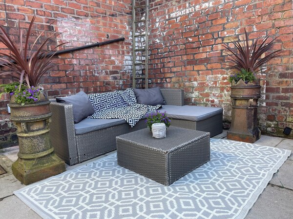 Superbly Stylish & Spacious 2 Bedroom Home In Ormskirk Town Centre - Ormskirk