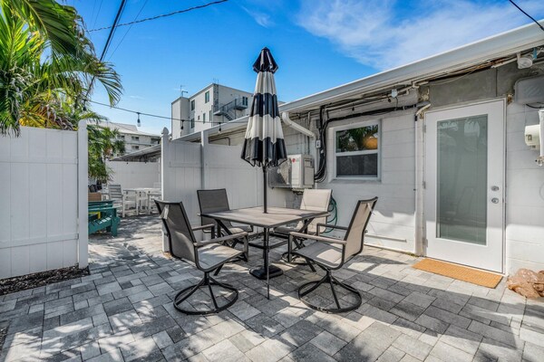Have Fun At Our Sunny Beachside Retreat Remodeled Head To Toe! - Sarasota, FL