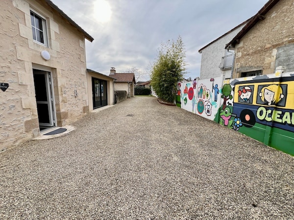 1 Bedroom Apartment In Lussac-les-chateaux - Lussac-les-Châteaux