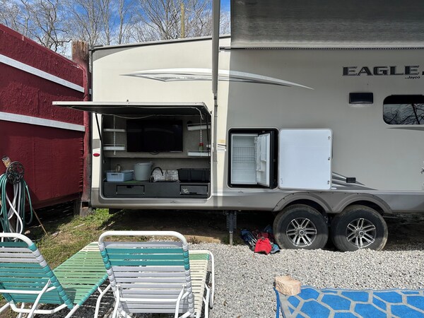 Cozy 2-bedroom Rv With Wifi, Ac In Wonderful St. George - サウス・カロライナ州