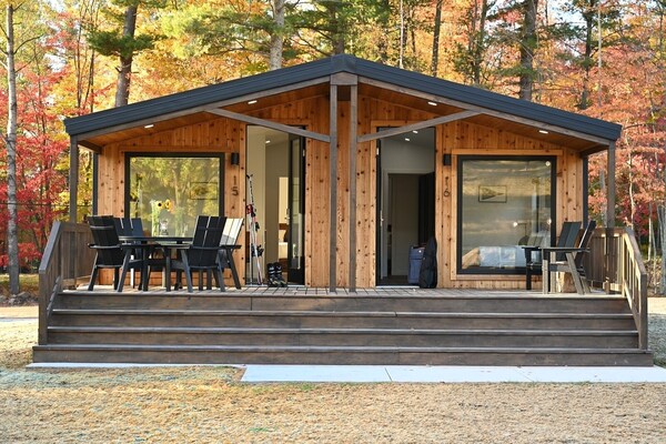 Tranquil Cabin Perfect For Adventurous Outdoor Escapes Near Local Attractions - Iron Mountain, MI