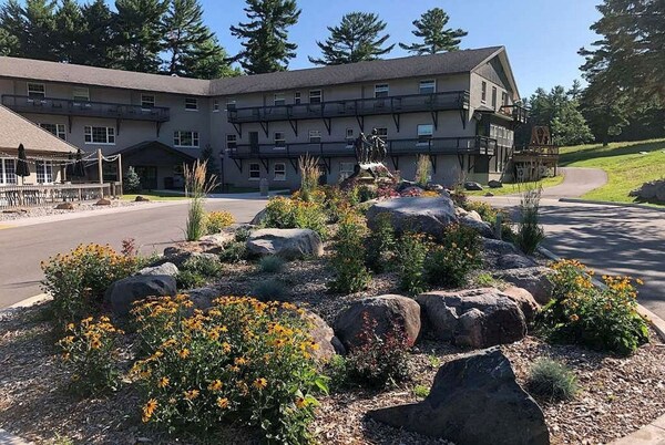 Spacious Room Steps From Timber Stone Golf Course - Relaxing Getaway - Iron Mountain, MI