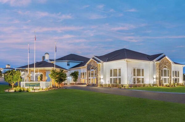 Unwind In Serene Quaint Room Near Outdoor Activities With Indoor Pool - Peninsula, MI