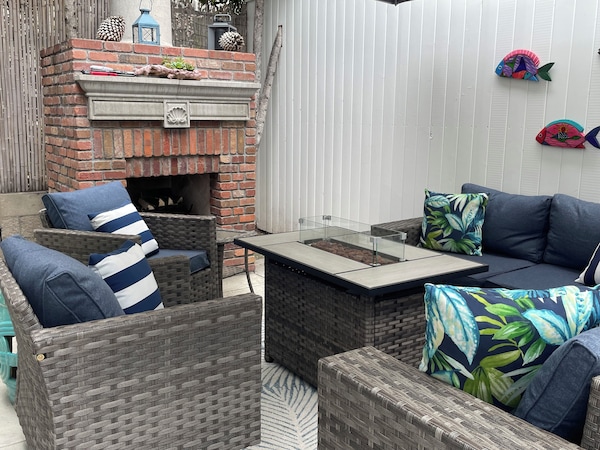 Coronado Beach Cottage, 2 Beds + 3.5 Baths + Office + Rooftop Deck, W/ac & Wifi - San Diego, CA