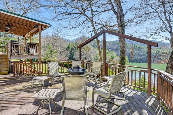 Lakefront Cabin Retreat W/ Dock In Robbinsville! - Robbinsville, NC