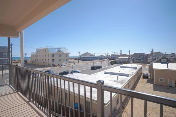 Charming 2bedroom Ocean View Beach Front Condo In Seaside Hts W Pool, Ac, Wifi - Seaside Heights, NJ