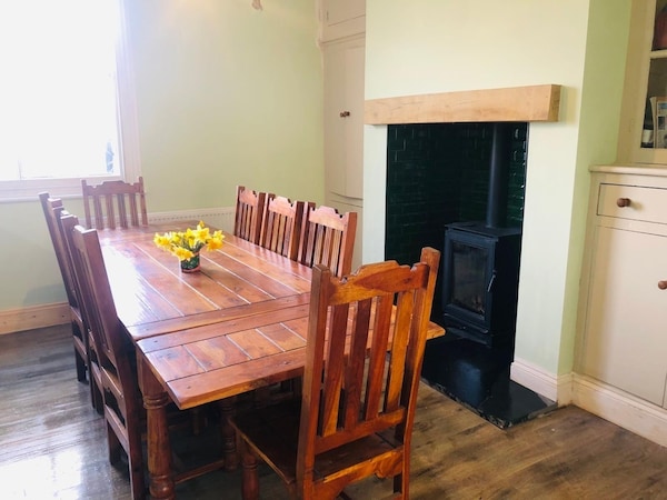 Llangollen Art Deco Townhouse 4 Bed With Roll Top Bath And Wood Burner - Llangollen