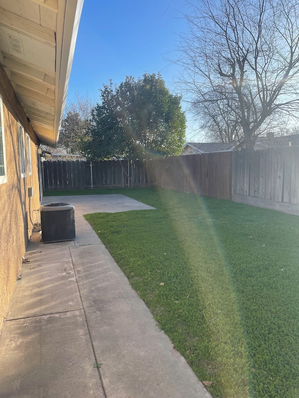 Charming 3-bedroom House With Wifi, Ac In Modesto - Modesto, CA