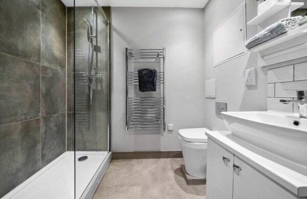 Luxury Studio In Maidstone Town Centre  Steps From Maidstone East! - Kent
