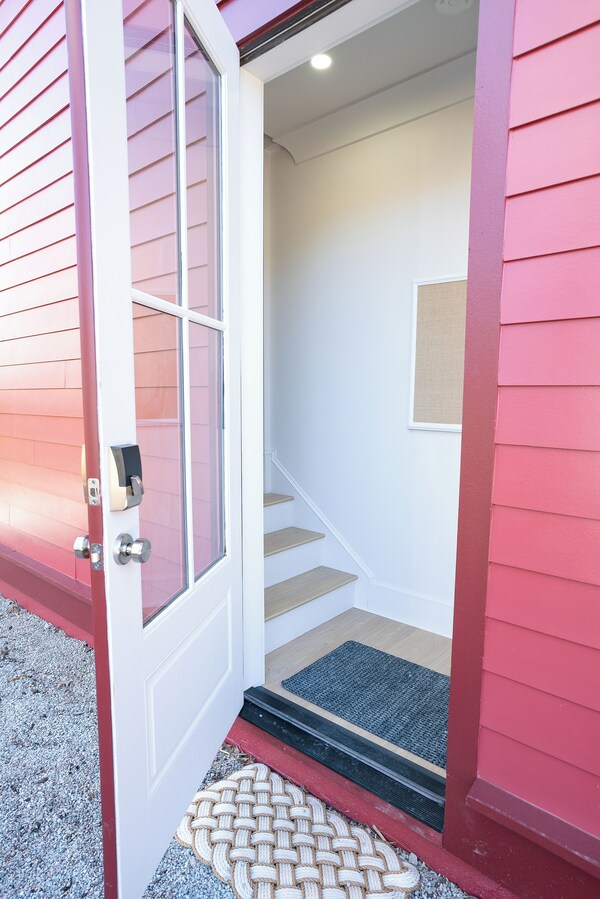 Delightfuldesign-walktoeats&drinks-pvtbalcony-pets - Raleigh, NC