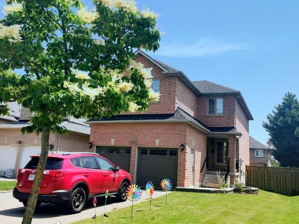 Perfect Location Comfort Private House Lower Level 2 Bedroom - Brampton