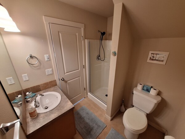 Spacious 4 Bdm  2 Bthrm Townhome Close To Foodcarts And Hospital In Oregon City. - Gladstone