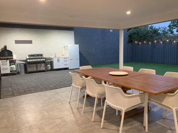 Modern Spacious 2 Story Home - Kings Park and Botanic Garden, Perth