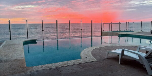 Casa De La Rana! Spacious 6-bedroom Beach Front House In Nuevo Mazatlán - Mazatlán