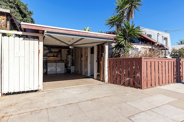Charming Ob Cottage. Walk To Beach, Private Garage & W/d! - San Diego, CA