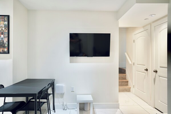 3-bedroom Single House/ 1 Free Parking/ Good Location In Vancouver - Vancouver