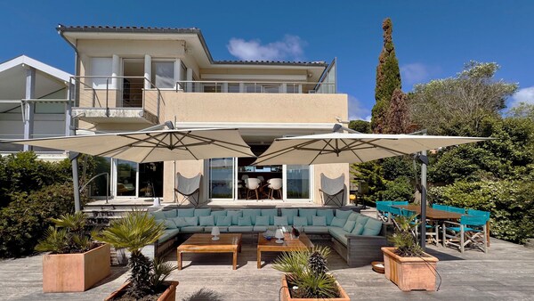 La Villa Cissia  Et Sa Terrasse Vue Sur La Plage, Pour Des Moments De Rêves. - Andernos-les-Bains