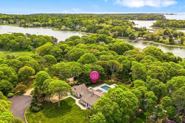 Luxurious 4-bedroom Retreat With Heated Pool & Hot Tub  Walk To Water!: 013-op - Coast Guard Beach, MA