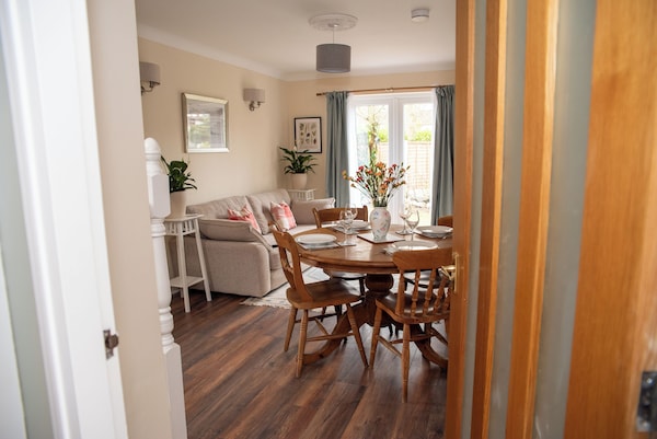 Spacious 5-bedroom House In Poulton With Garden And Parking - Blackpool