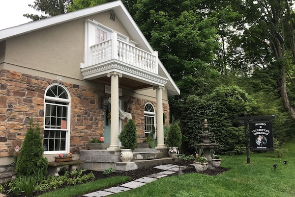 Charming 2-bedroom Apartment In Delightful Lake George Village - Lake George, NY