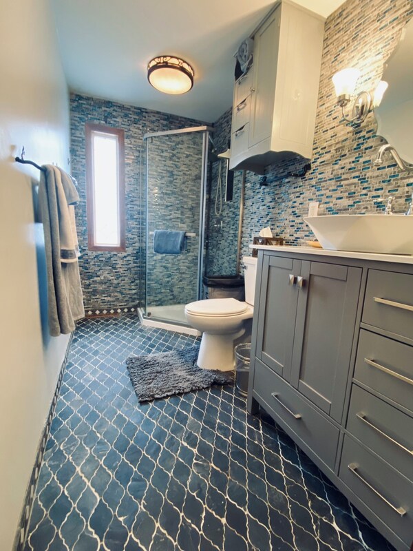Ranch Style Farmhouse Lodging With Upper And Lower Bedrooms, One And Half Bath - Illinois