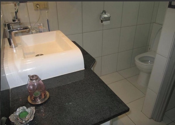 Charming 3-bedroom House With Wifi And Ac In Brilliant Paramaribo - Paramaribo