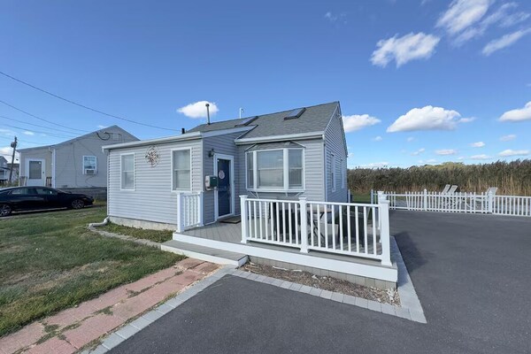 Joyful Beach House, Viewing The Great South Bay - Holbrook, NY