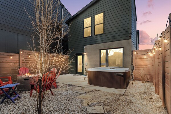 Prime Nulu Escape: Sleek 4br W/ Hot Tub & Style - Sapporo