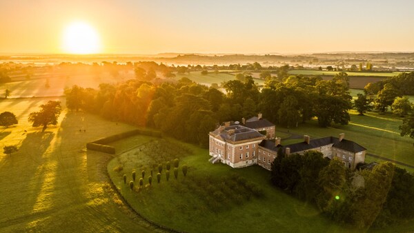 Earnshill House - Eight Bedroom House, Sleeps 16 - Dorset