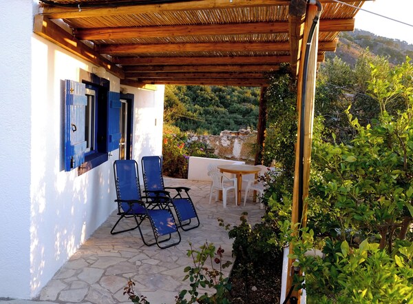 Charming 1-bedroom Cottage In The Mountain-side Village Of Schinokapsala - Crète