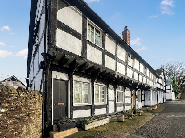 2 Bedroom Accommodation In Weobley, Herefordshire - Leominster