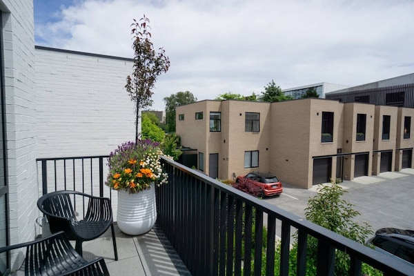 Best Location In Cbd, Carpark - Nowa Zelandia
