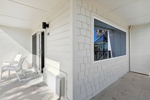 Salty Beachside Haven With Outdoor Swimming Pool And Stunning Ocean Views - Jacksonville, FL