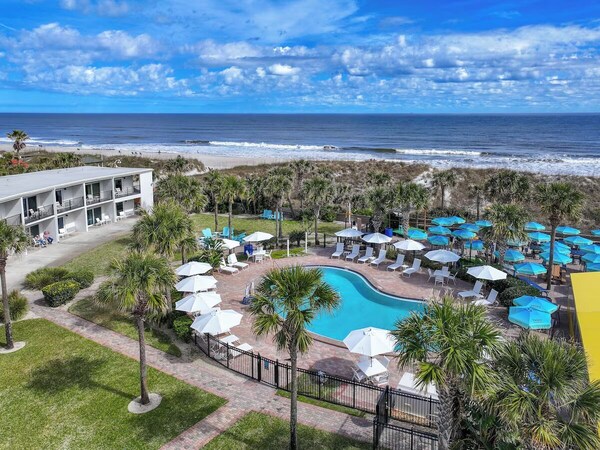 Tranquil Ocean View Suite, With Pool: Ideal For Adventure Seekers & Sunshine - Atlantic Beach, FL