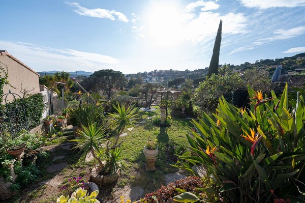 Maison Climatisée  Pour 5 Personnes , Au Clame , Jardin Arboré Proche Commerces - Bormes-les-Mimosas