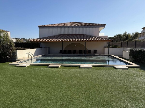 C21locationvacances, Magnifique T3, Refait à Neuf, Climatisé Avec Piscine . - Hyères