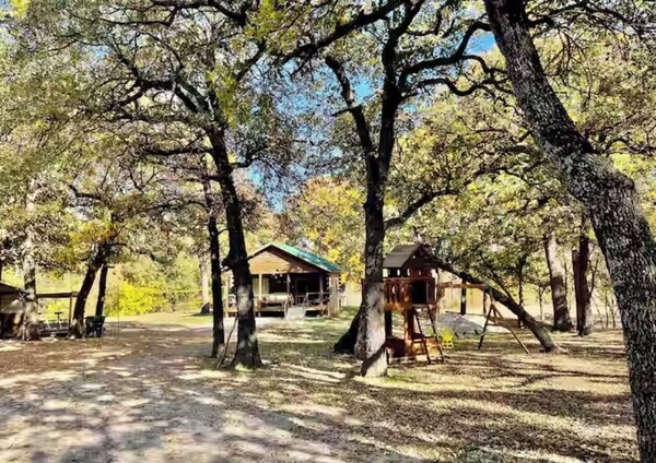 Charming Cabin With Hot Tub - Ardmore, OK