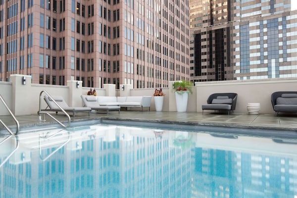 Contemporary Suite With Kitchen And City Views | Swimming Pool | Pet-friendly - Upper Darby, PA