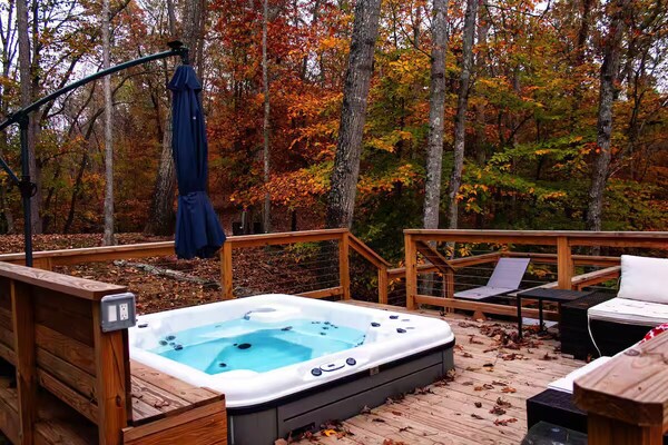 Charming Gainesville Lakehouse With Hot Tub, Arcade Room, Mini Golf, King Beds - Gainesville, GA