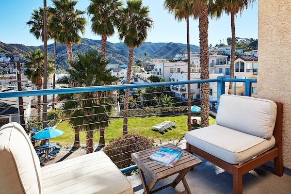 Prime Location: 2 Charming Rooms Near Descanso Beach  9 Min Walk To Shore - Avalon, CA