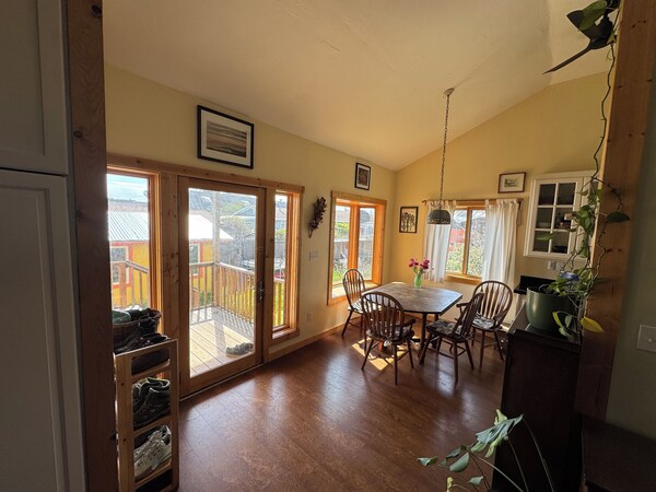 Charming 2-bedroom House In Peaceful Santa Cruz With Wifi - Santa Cruz, CA
