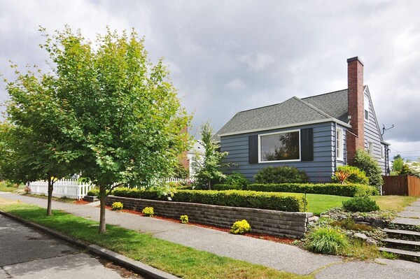 3br 2ba  Ballard Blue, Seattle - Seattle, WA