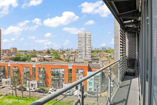 Stylish Canal-side 2bedroom With Balcony - 5min To Canary Wharf - Anglia Ruskin University, London - Farringdon Building