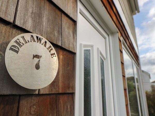 Delaware M7, Family Friendly, With A Garden In Yarmouth - Barton on Sea