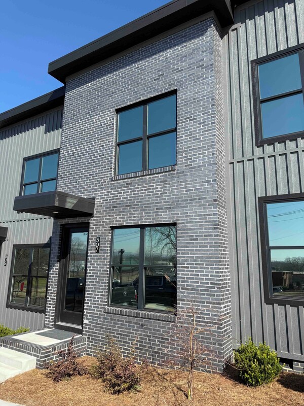 Modern Condo Steps Away From Downtown Dalton- 2 Bedroom, 2.5 Bath - Dalton, GA