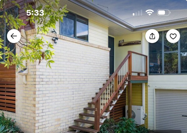 3 Bedroom, 2 Bathrooms. Ocean View, 5 Minute Walk To Shops And Beach - Agnes Water