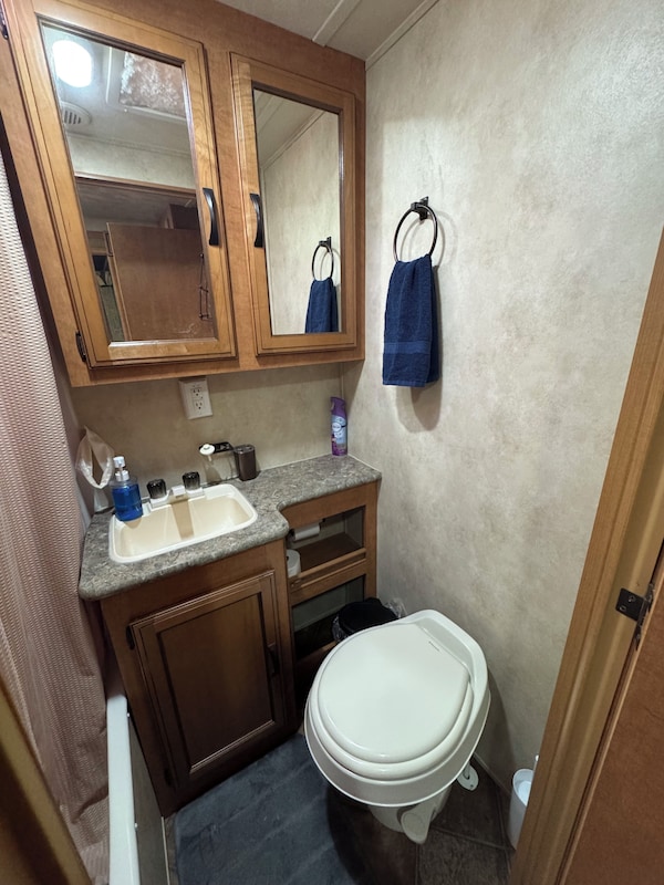 Spacious Rv With Ac In Charming Holly Beach - 路易斯安那