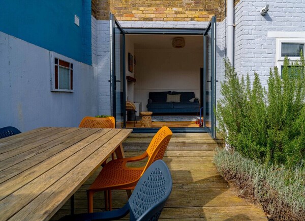 Stylish Home | Logburner | Near Beach & Castle - Deal